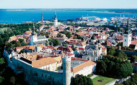 Tallinnan matkakuvat - tallinna hotellihuoneemme ikkunasta | Napsu